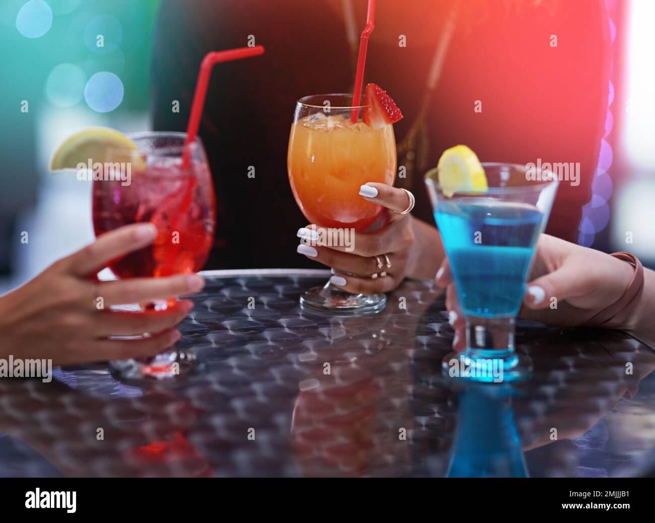 Group friends enjoying drink bar hi-res stock photography and images ...