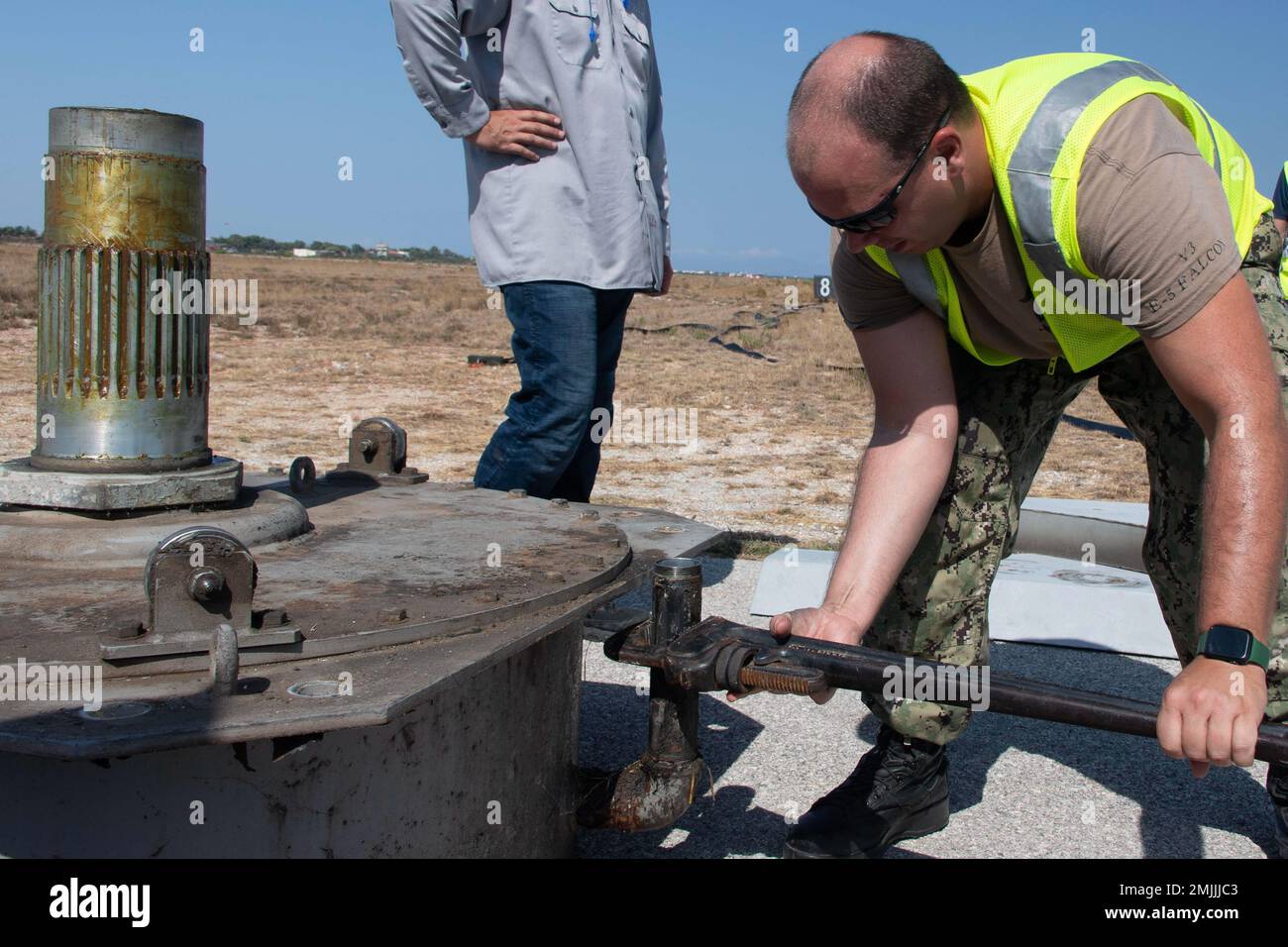 Emergency arresting gear hi-res stock photography and images - Alamy