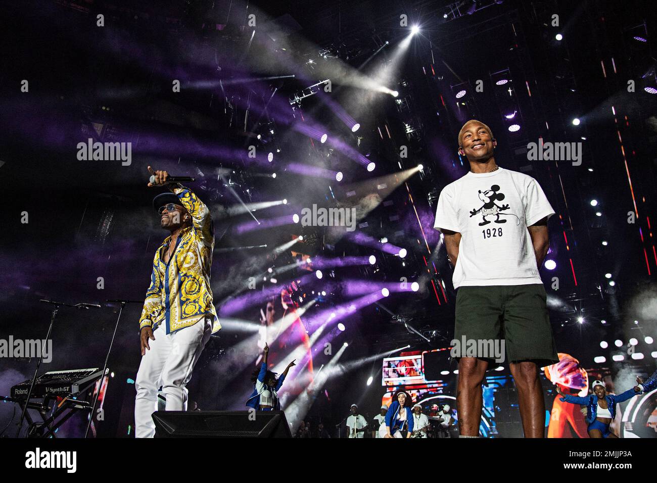 Teddy Riley, left, and Pharrell Williams perform at the 2019 Essence ...