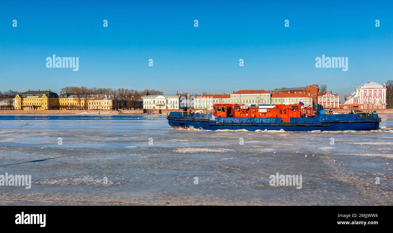 On frozen neva river hi-res stock photography and images - Alamy
