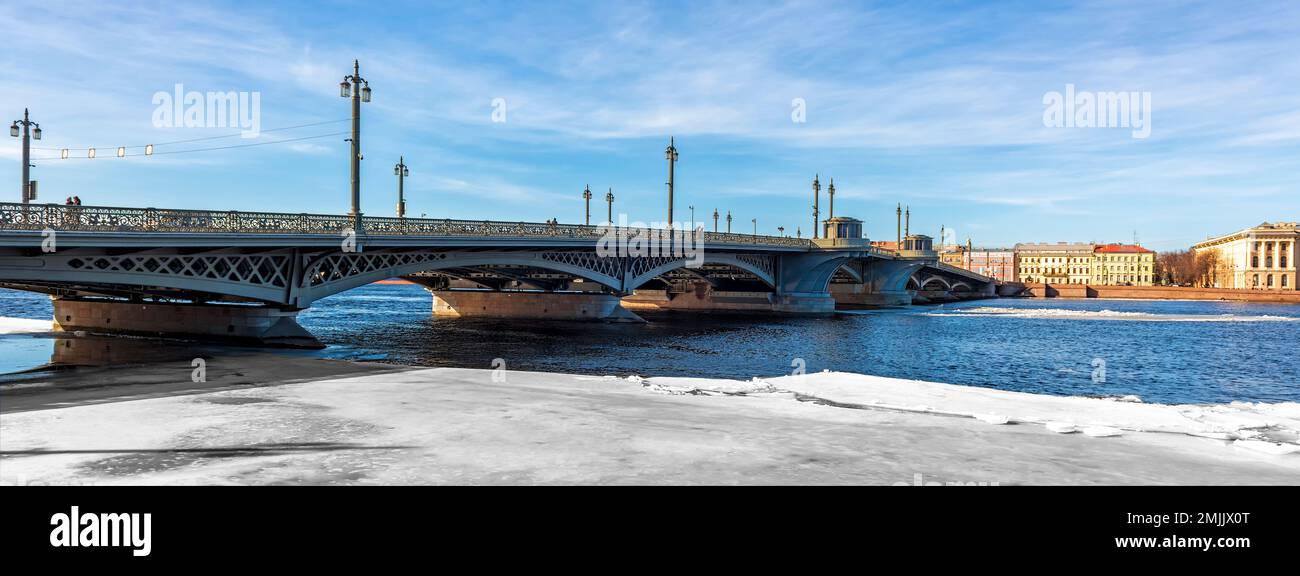 Drawbridge across neva river hi-res stock photography and images - Alamy