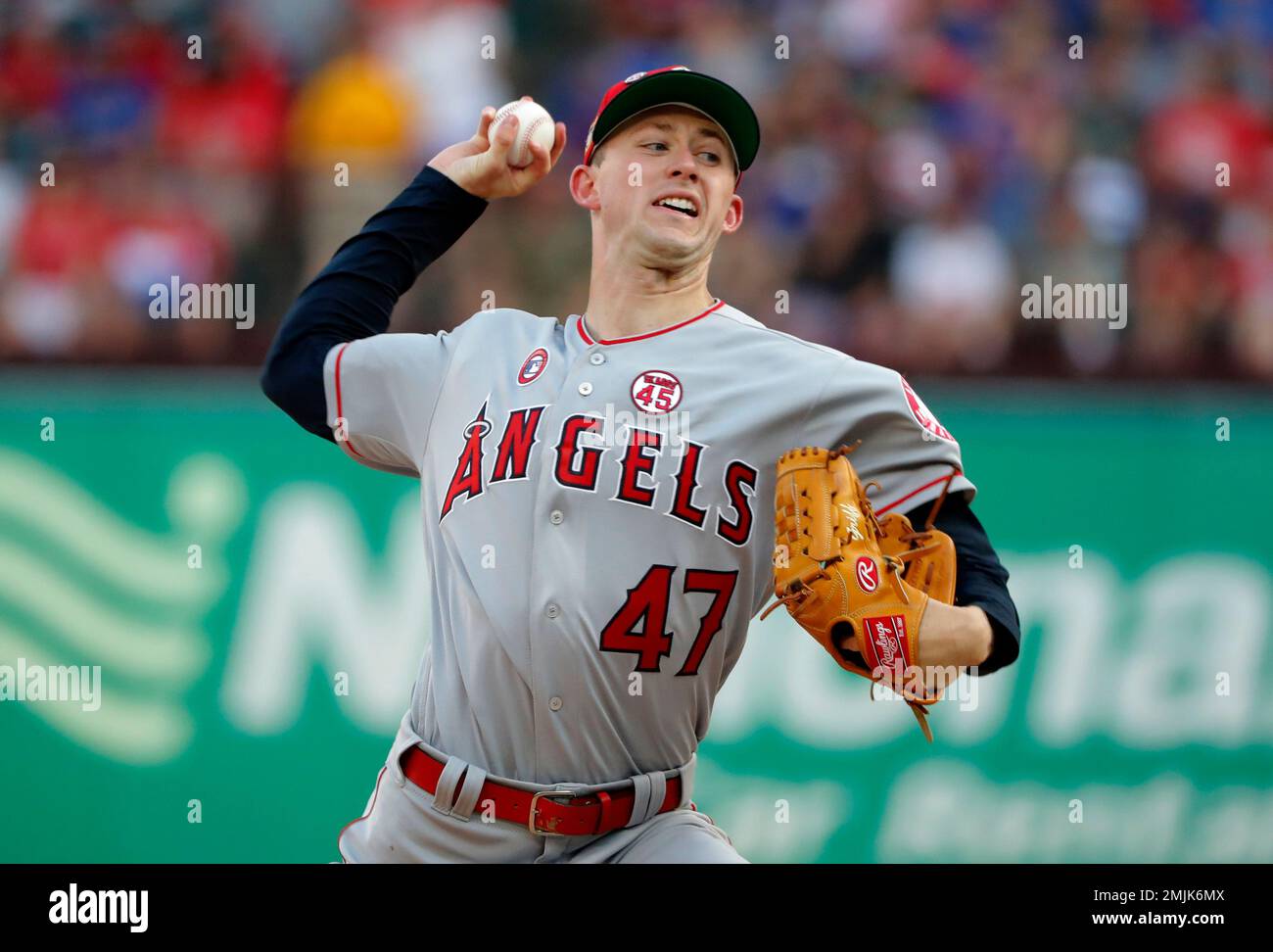 Los Angeles Angels starting pitcher Griffin Canning (47) throws to a ...