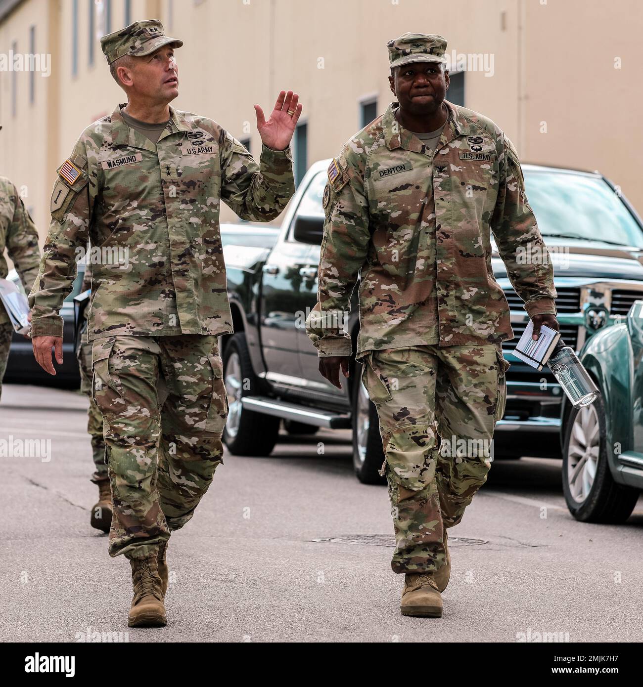 207th Military Intelligence Brigade - Theater Commander Col. Mark ...