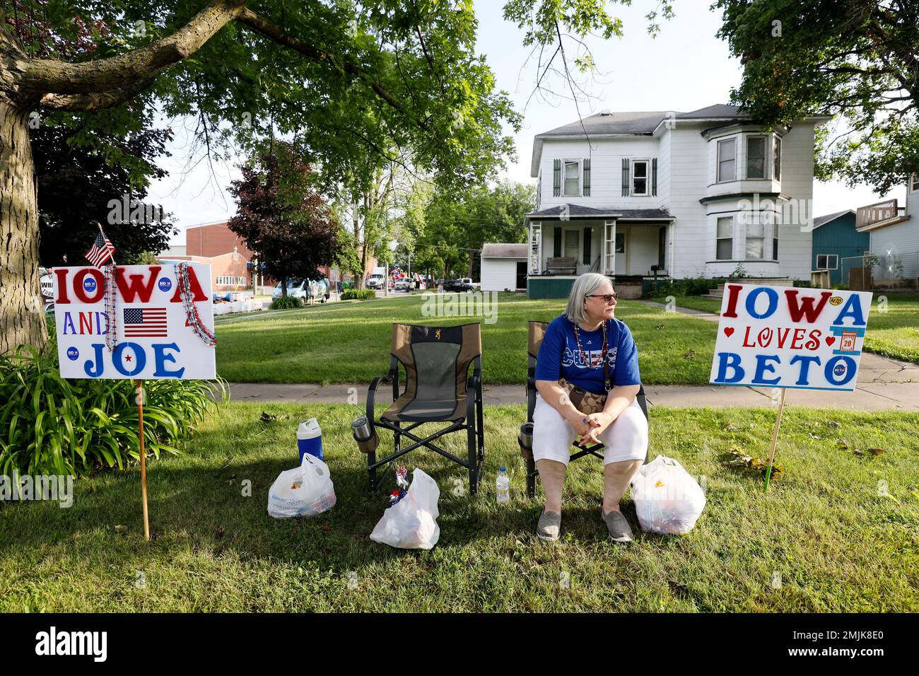 Marva Reece, of Winthrop, Iowa, waits for Democratic presidential ...