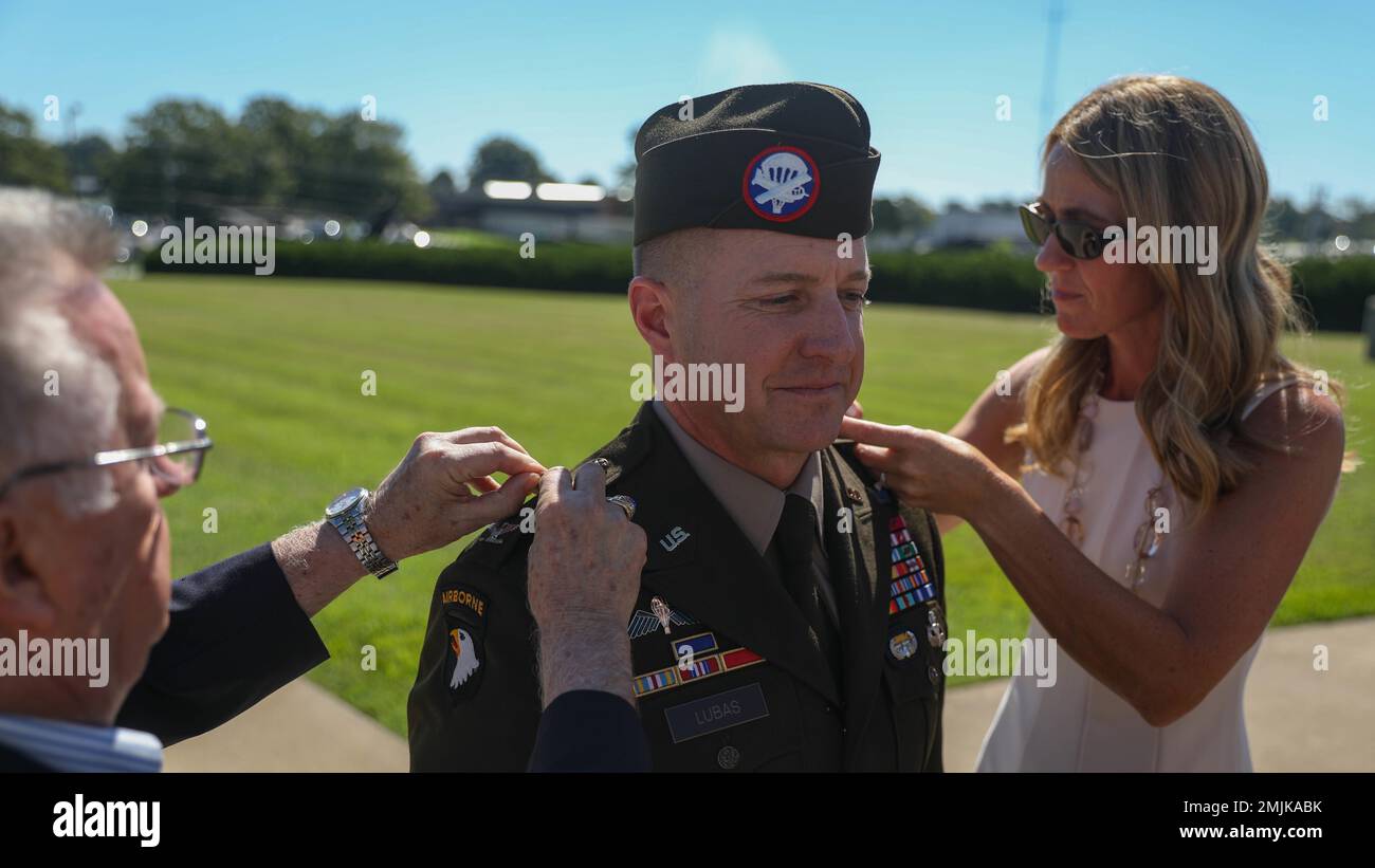 Colonel John Lubas, deputy commanding officer(operations), 101st ...