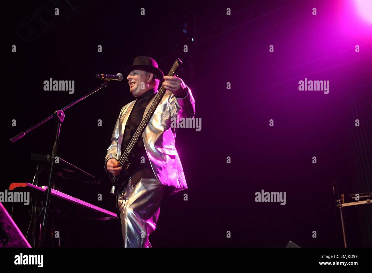 Singer james cassidy hi-res stock photography and images - Alamy