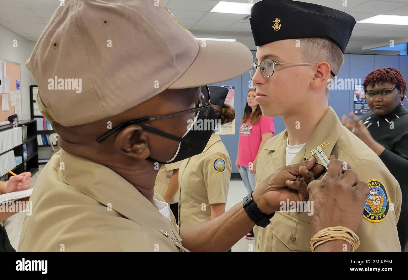 220831-N-LY580-1006 ALEXANDER CITY, Ala. (Aug. 31, 2022) Petty Officer ...