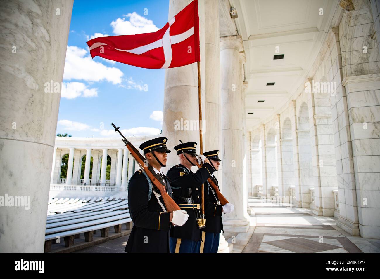 A color guard from the 3d U.S. Infantry Regiment (The Old Guard ...