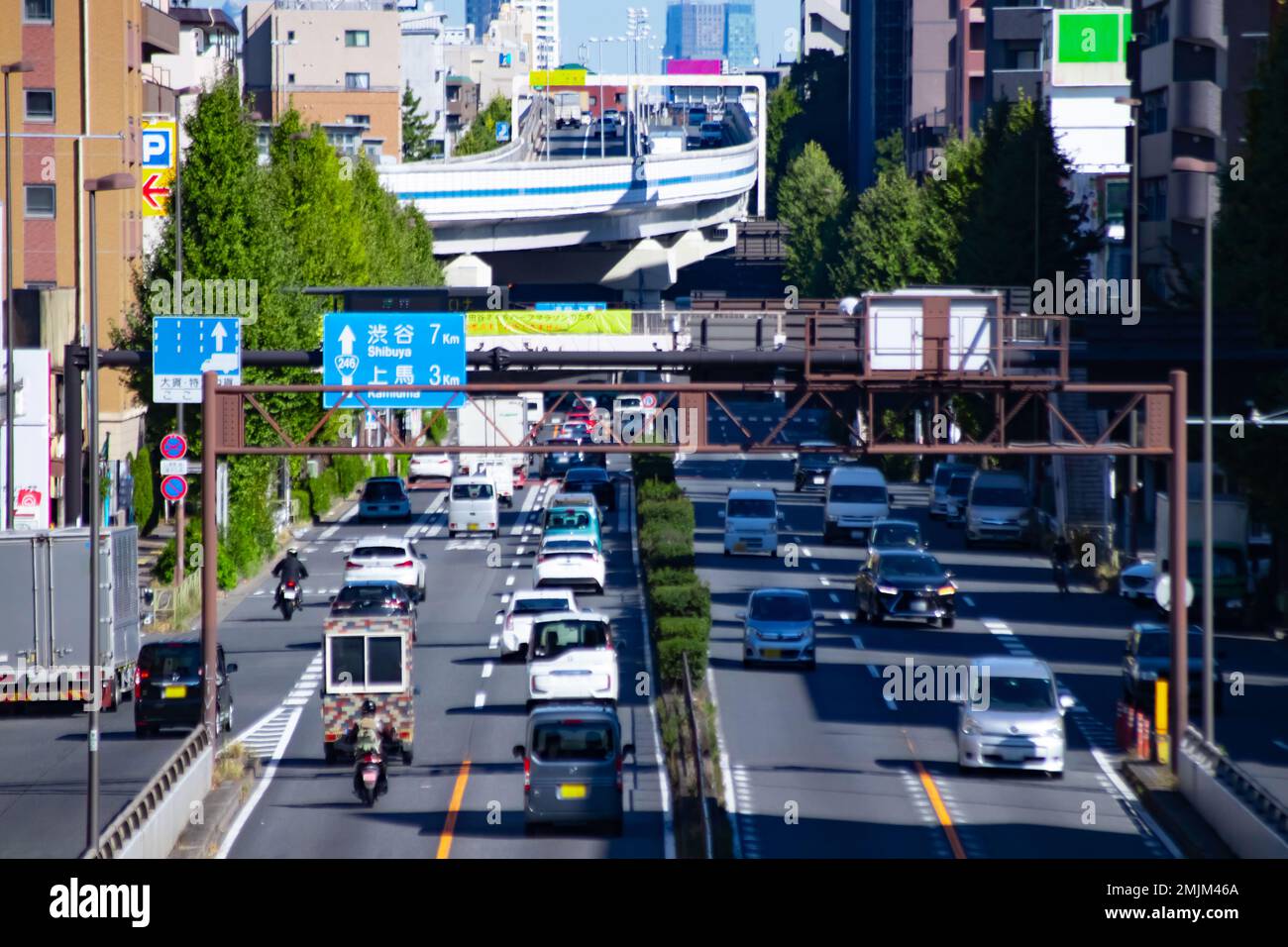 Long shot busy street in hi-res stock photography and images - Alamy