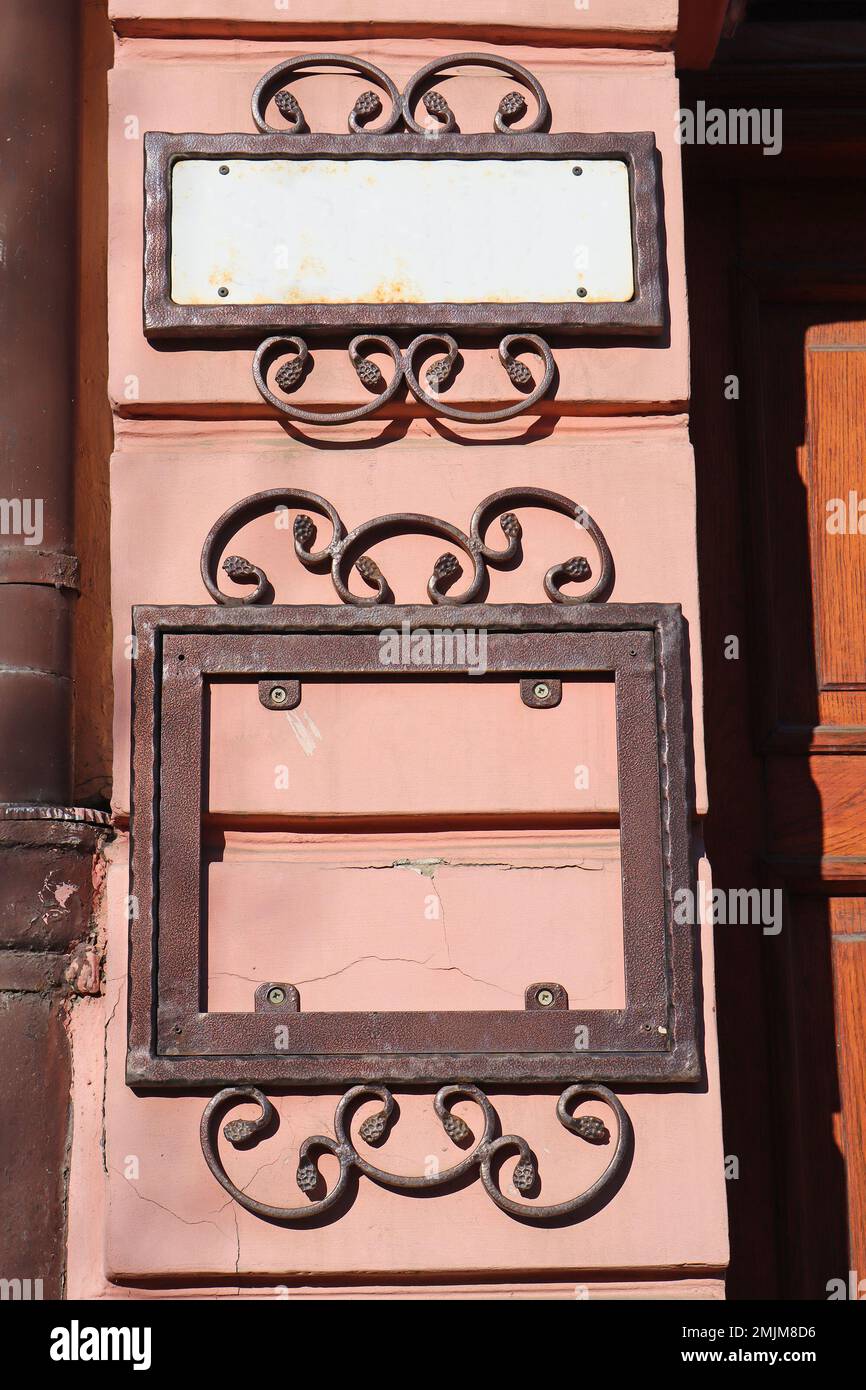 Wrought iron numbers hi-res stock photography and images - Alamy