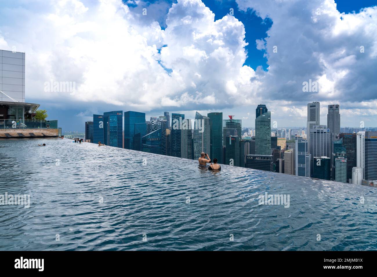 Raffles hotel singapore pool hi-res stock photography and images - Alamy