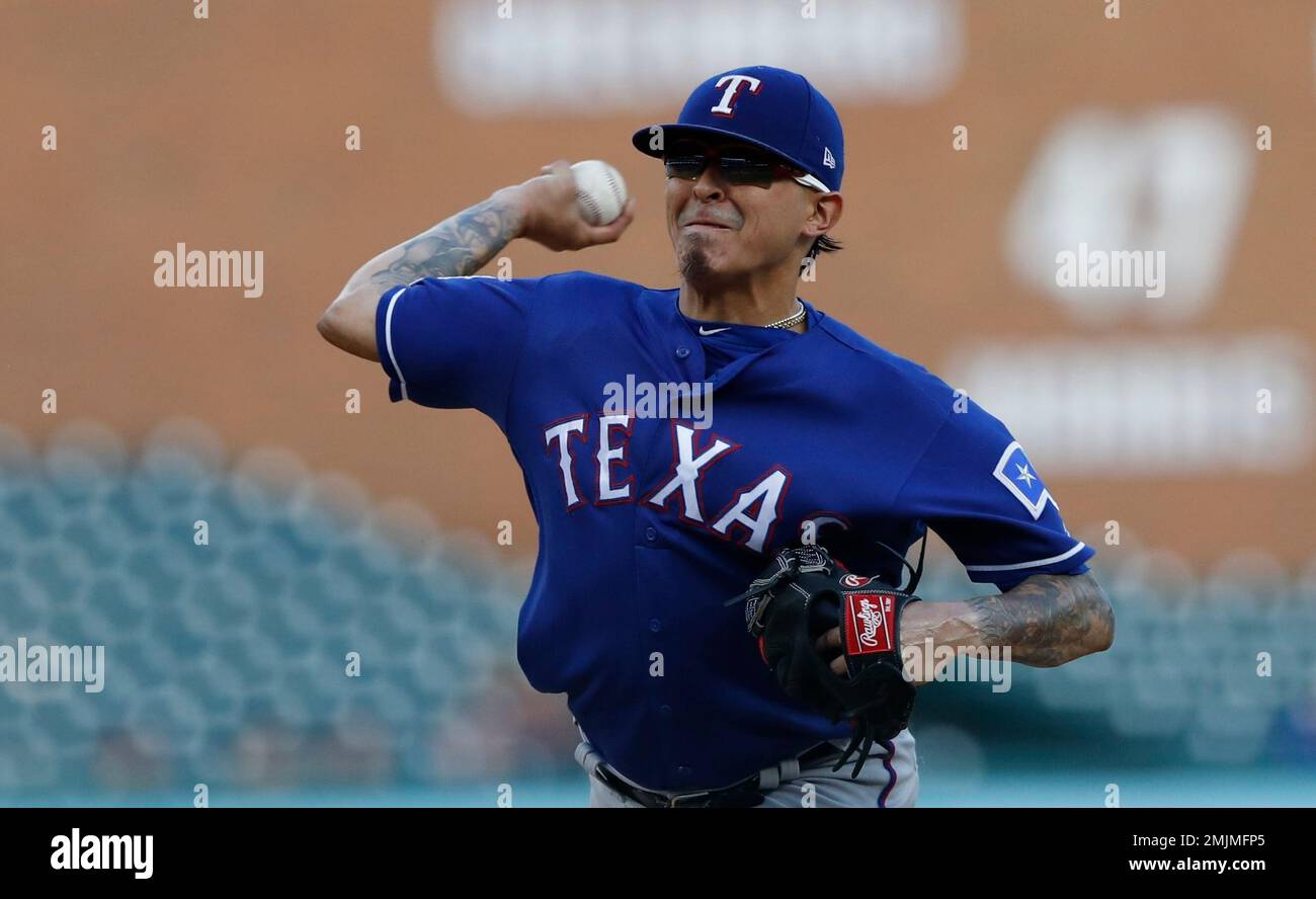 Texas Rangers starting pitcher Jesse Chavez throws during the third ...