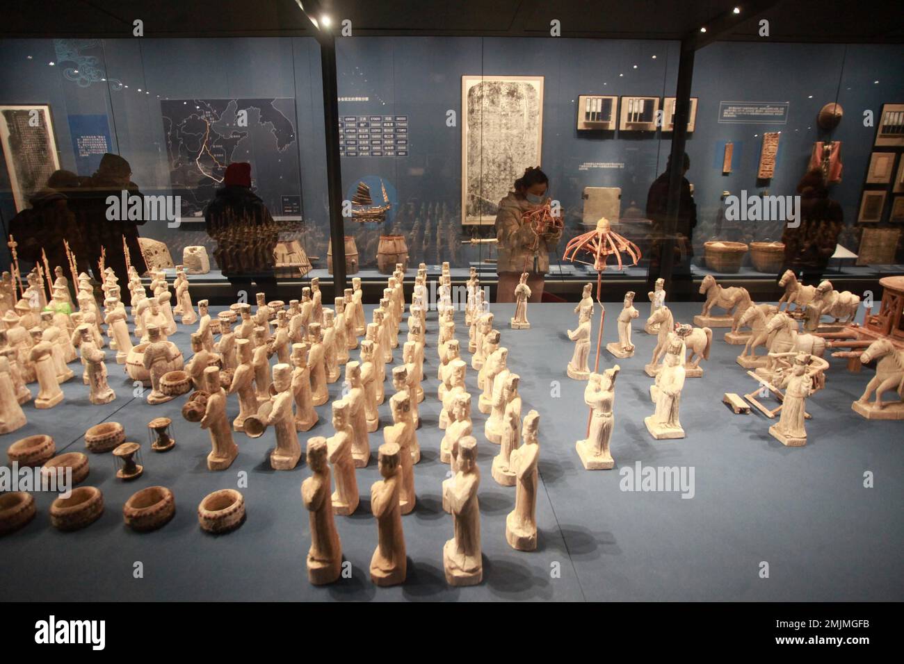 People visit the China Grand Canal Museum in Yangzhou City, east China ...