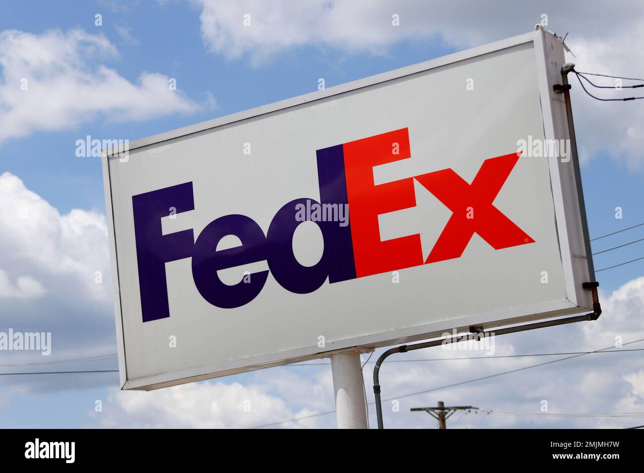 This is the sign outside a FedEx drop off in Pittsburgh Tuesday, June ...