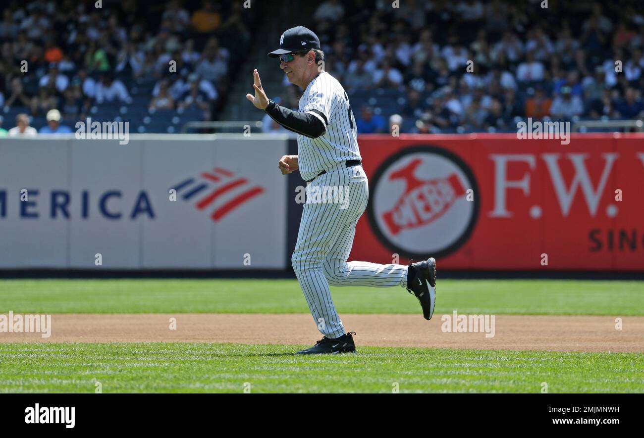 Former New York Yankee Lee Mazzilli is introduced during Old Timer's ...
