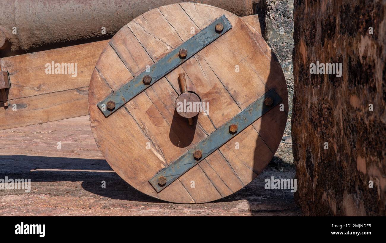 A wooden old wheel in close-up Stock Photo - Alamy