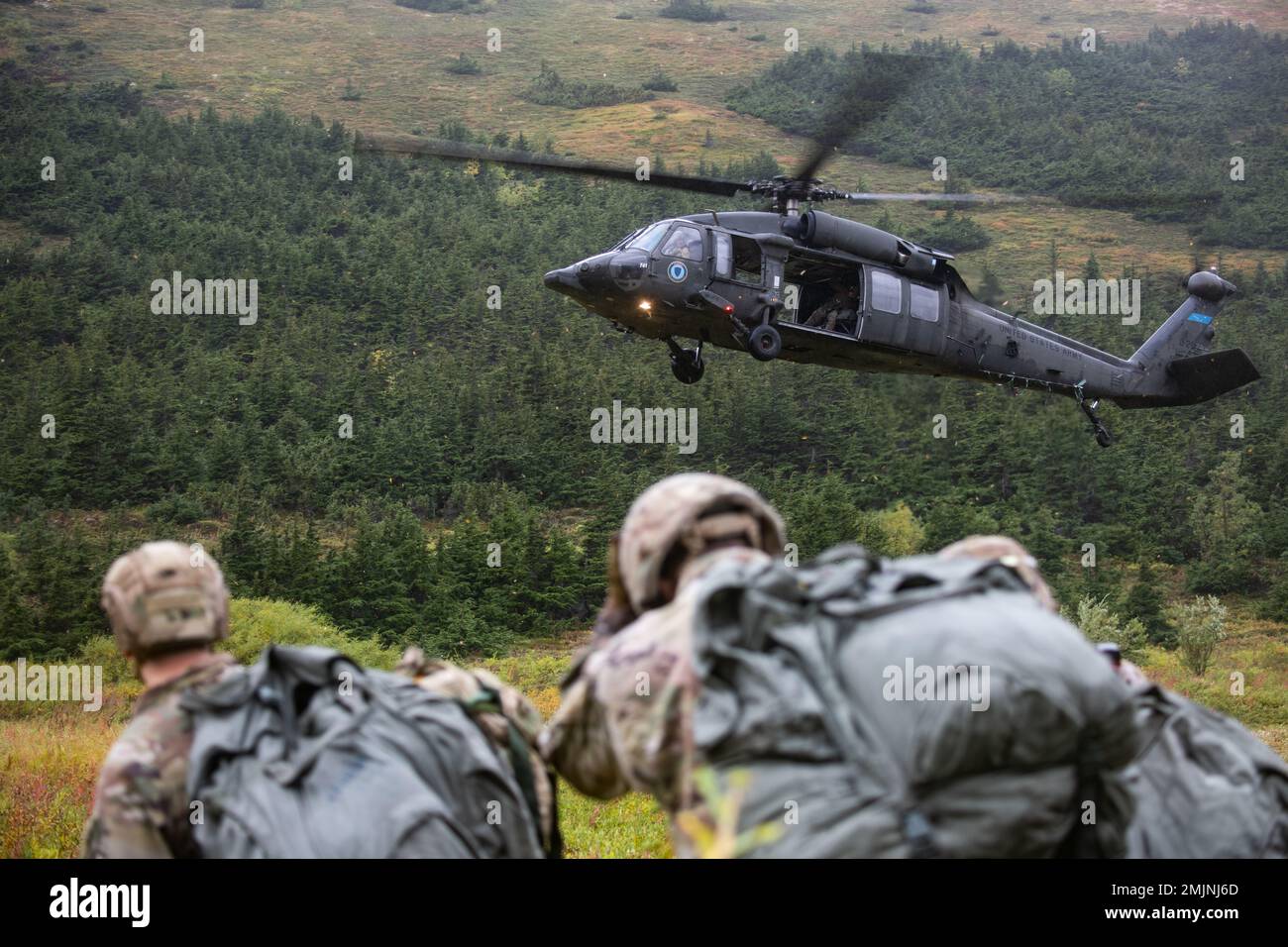 An Alaska Army National Guard UH-60 Black Hawk transports Airmen and ...