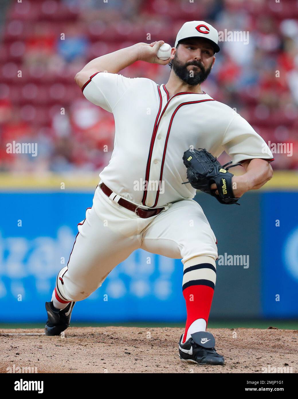 Cincinnati Reds starting pitcher Tanner Roark throws in the second ...