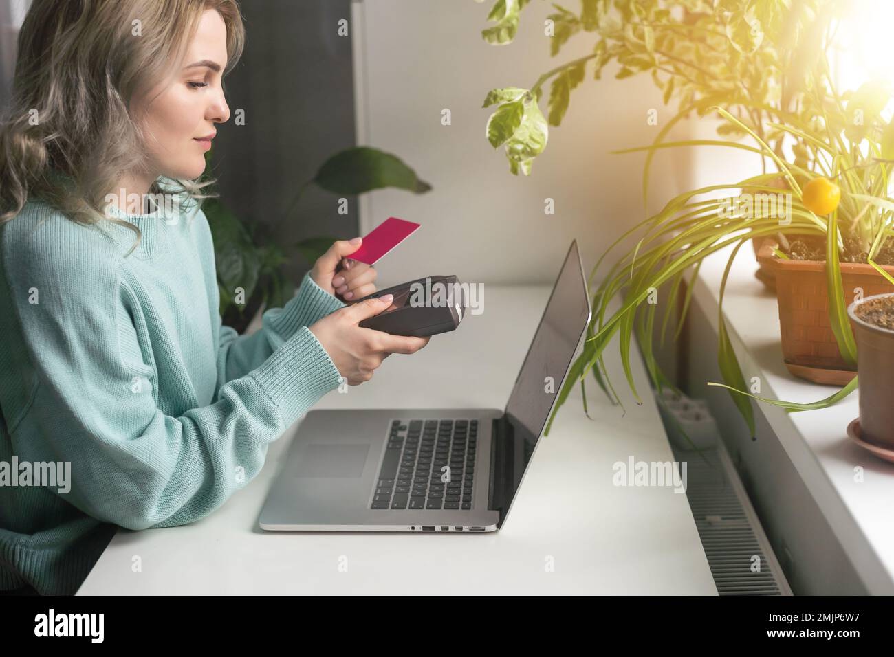 Businesswoman with yellow pos-its, isolated on white Stock Photo - Alamy