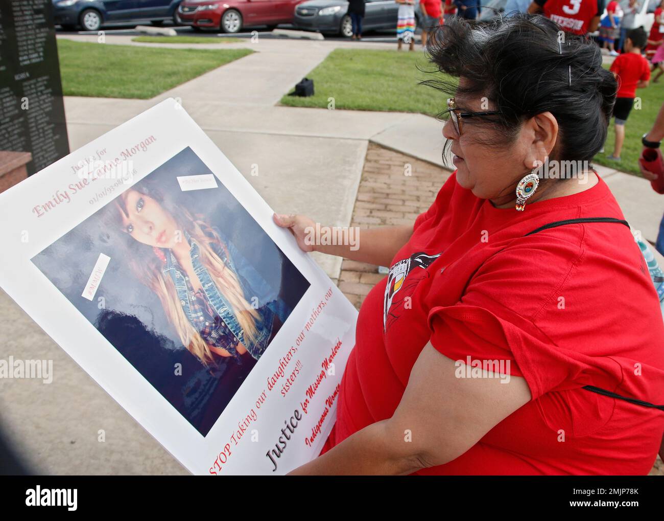 Carmen Thompson, of El Reno, Okla., looks over a poster of her niece ...