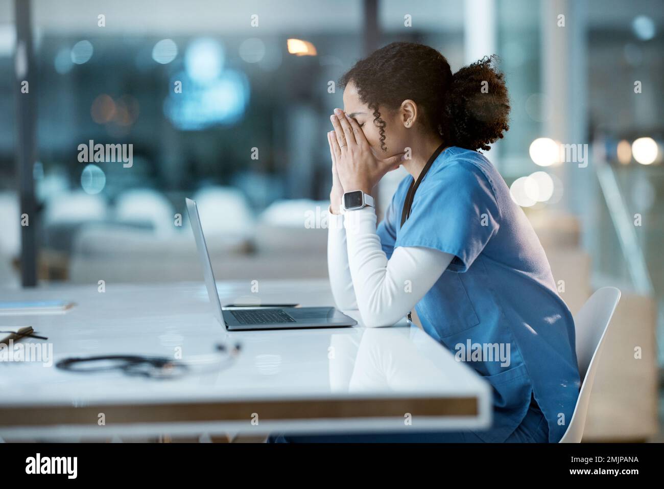 Night shift nurse hi-res stock photography and images - Alamy