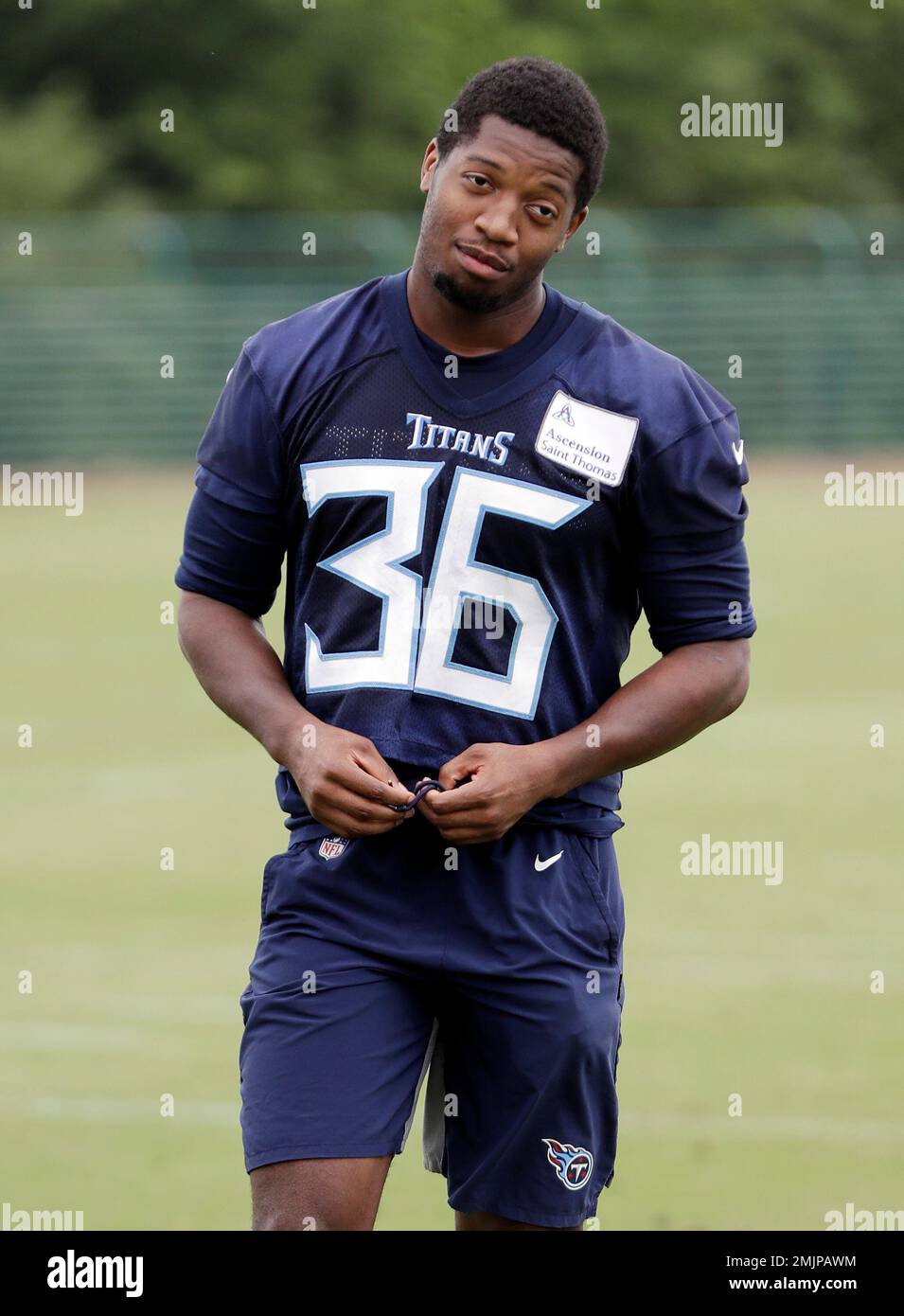 Tennessee Titans cornerback LeShaun Sims leaves the field after an ...