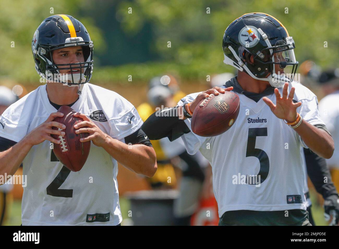 Pittsburgh Steelers quarterbacks Joshua Dobbs (5) and Mason Rudolph (2 ...