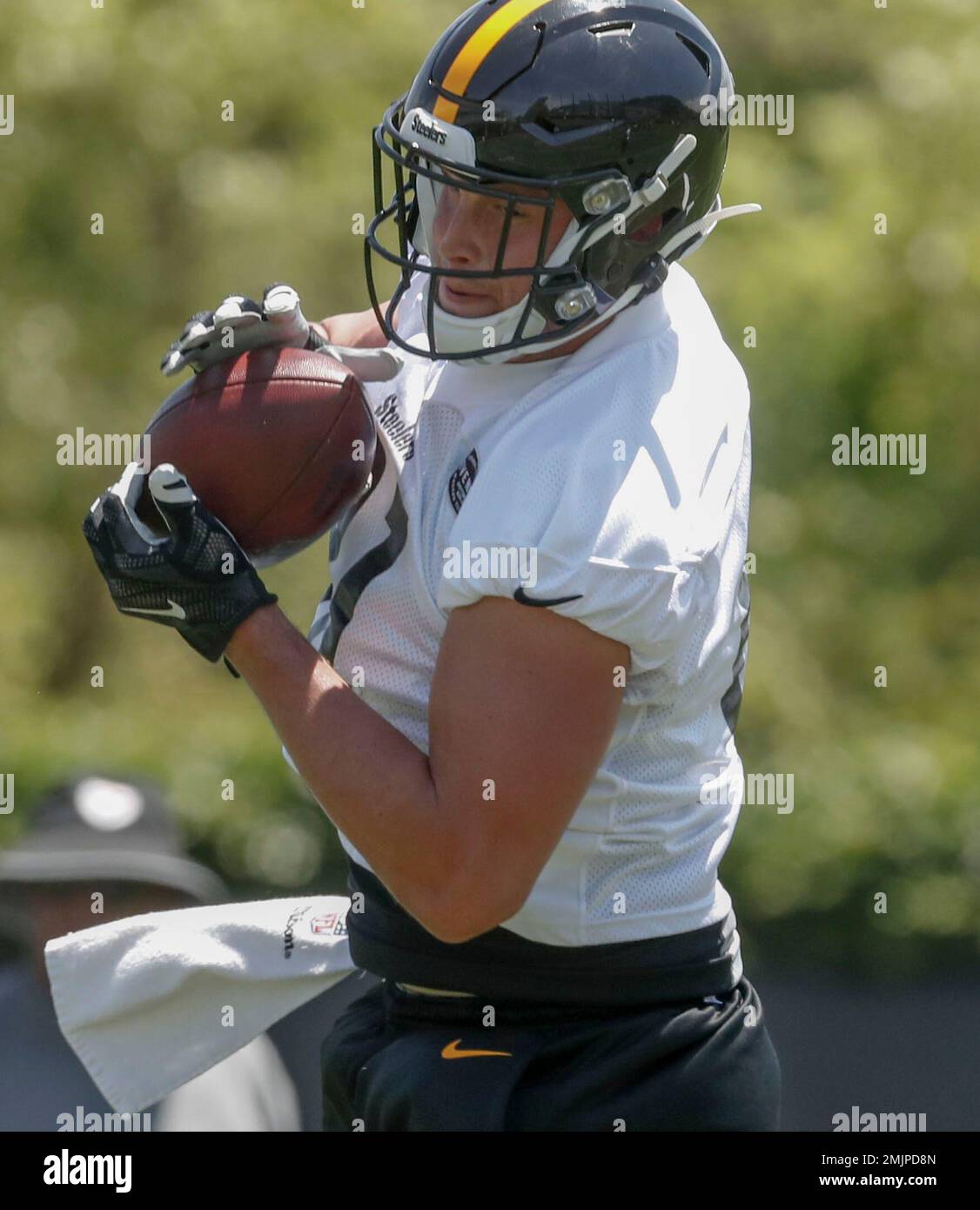 Pittsburgh Steelers tight end Zach Gentry (81) performs drills during ...