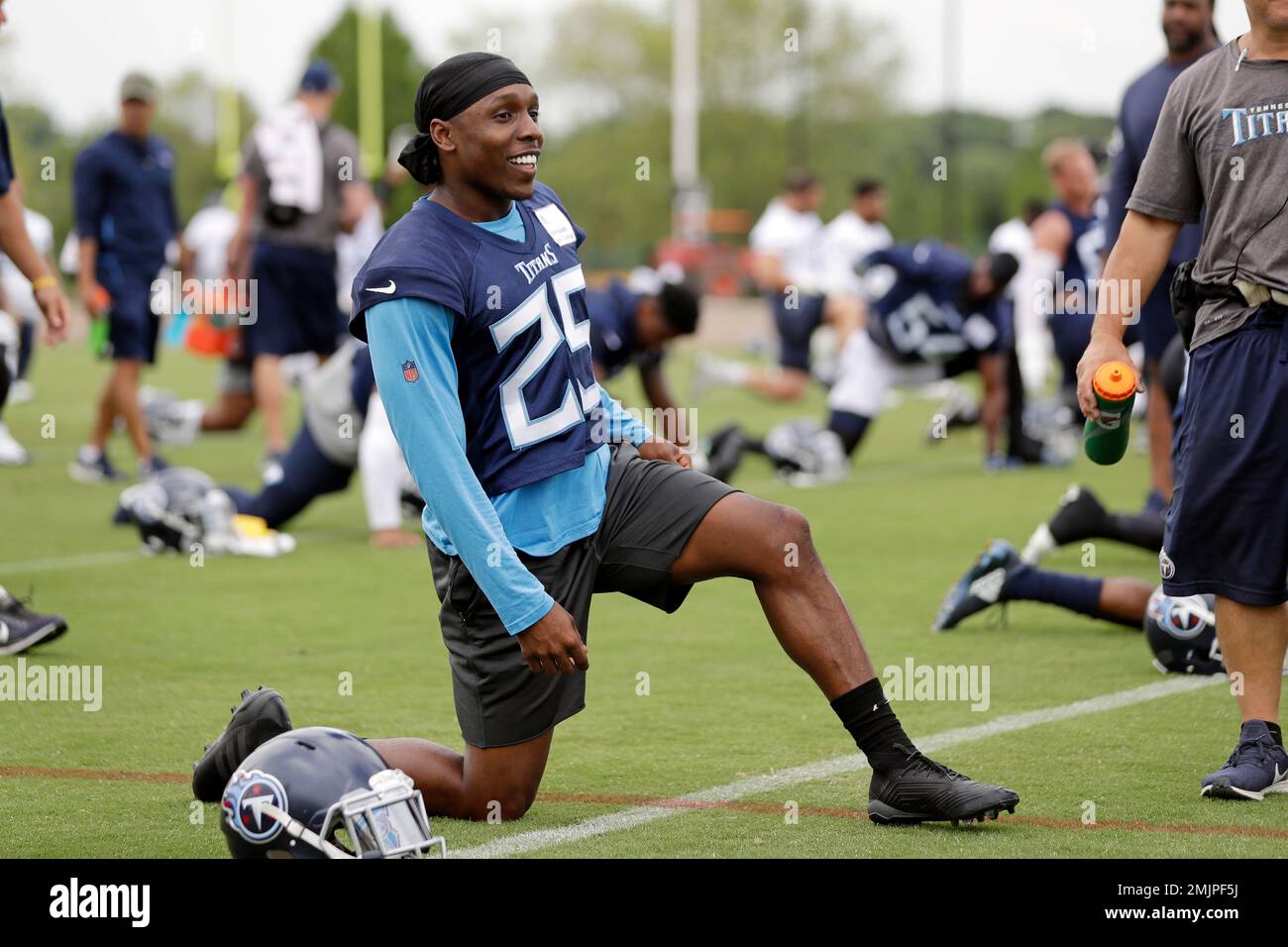 Tennessee Titans cornerback Adoree' Jackson (25) warms up during an ...