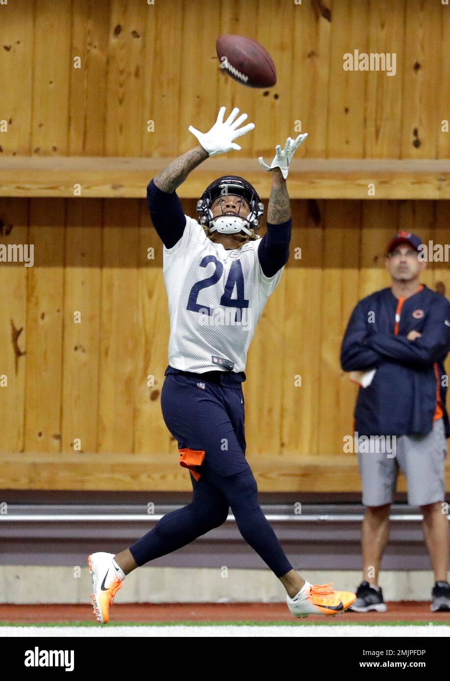 Chicago Bears defensive back Buster Skrine catches a ball at the NFL ...