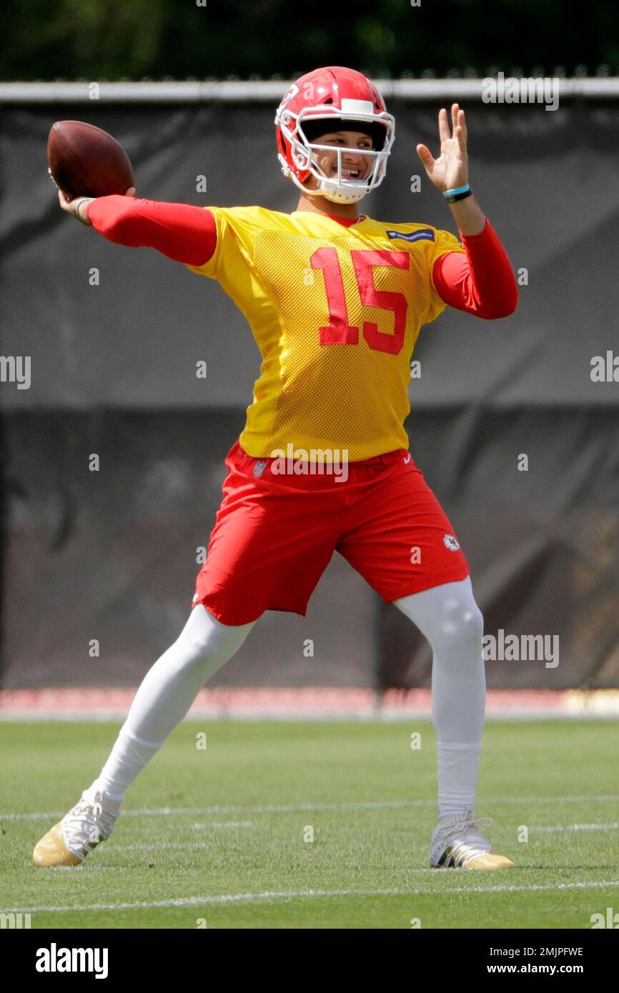 Kansas City Chiefs quarterback Patrick Mahomes (15) throws during a ...