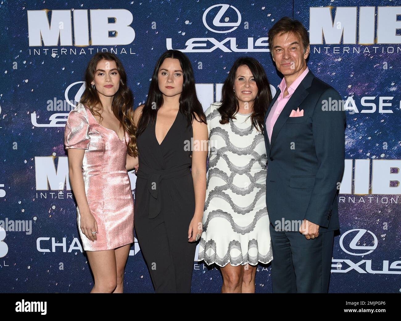 Dr. Mehmet Oz, right, and wife Lisa pose with there daughters Daphne Oz ...