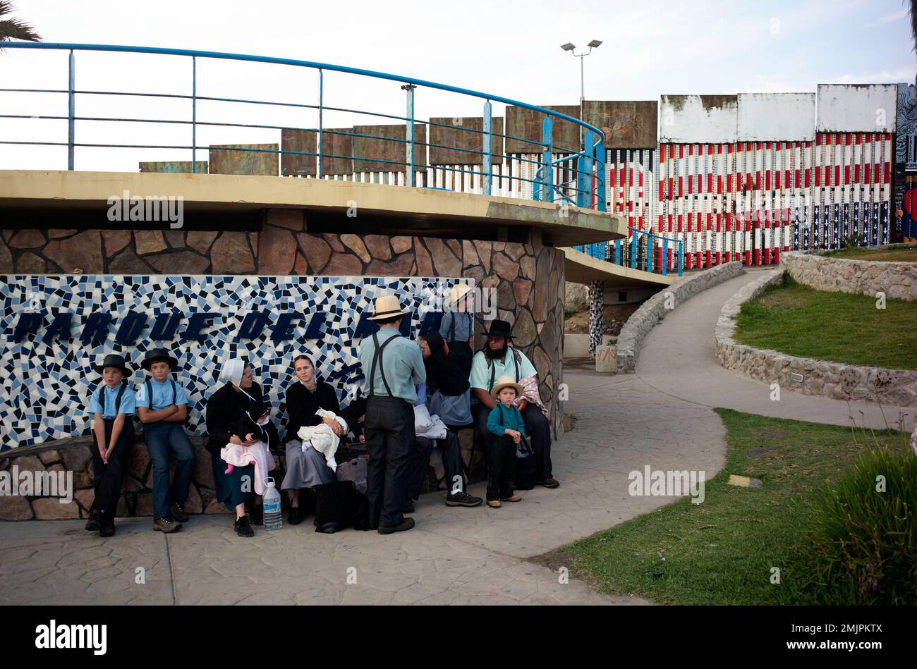 Tourists from Ohio Amish country wait for a taxi after visiting the ...