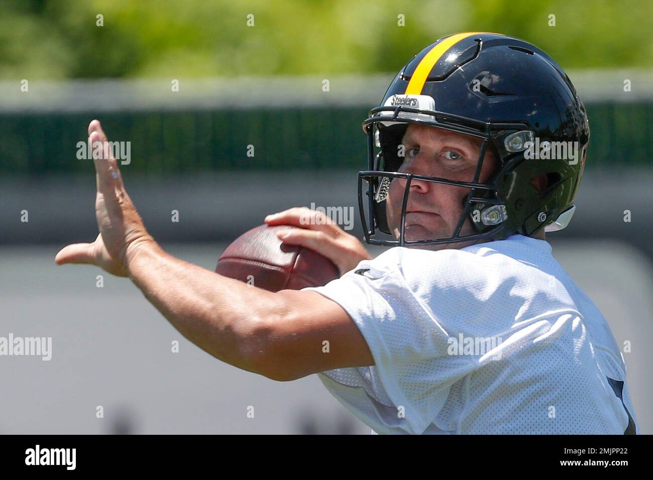 Pittsburgh Steelers quarterback Ben Roethlisberger (7) during an NFL ...