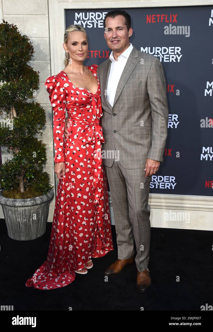 Molly Sims and Scott Stuber arrive at the Los Angeles premiere of ...