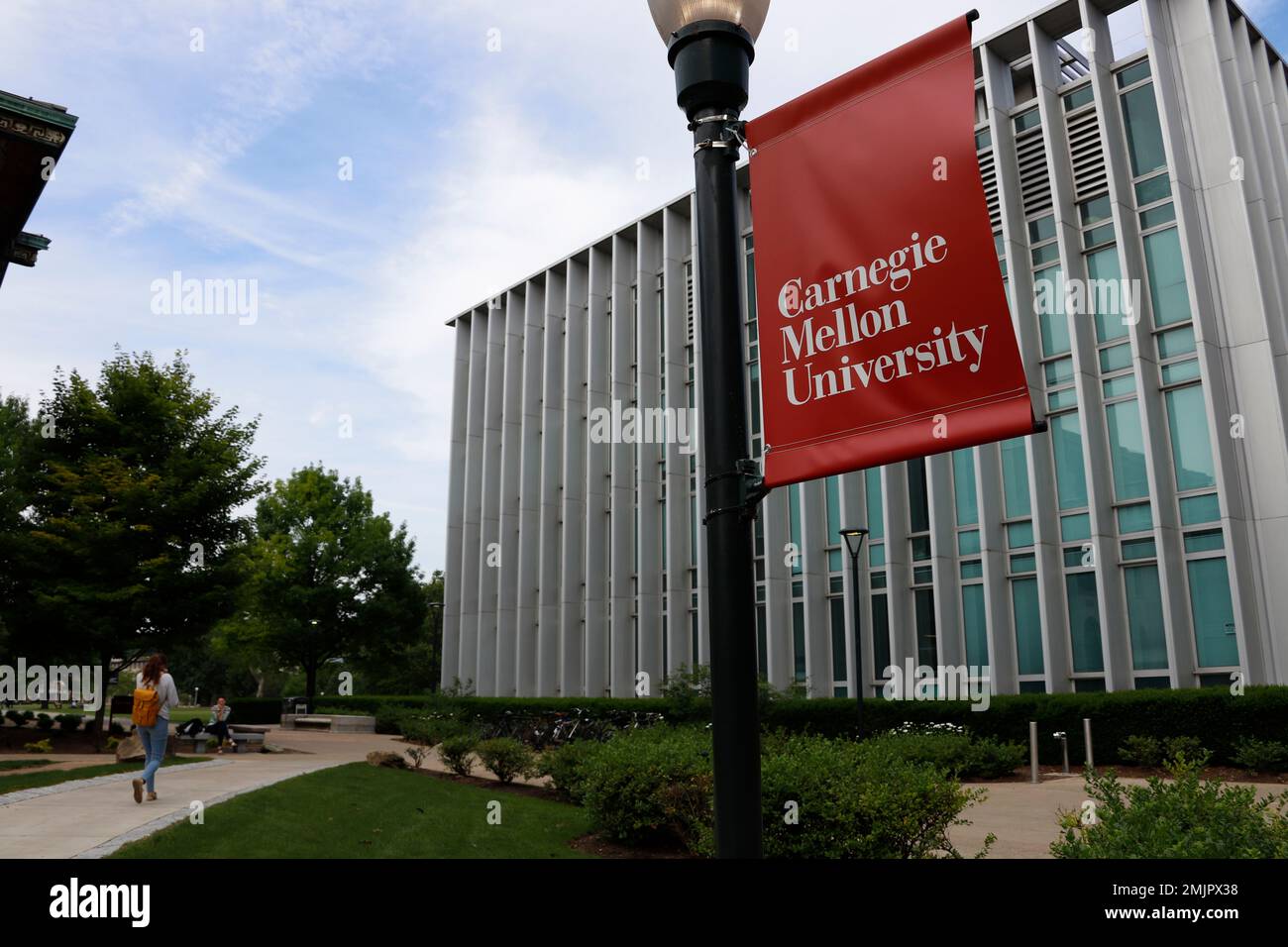 This is the Hunt Library on the Carnegie Mellon University campus in ...