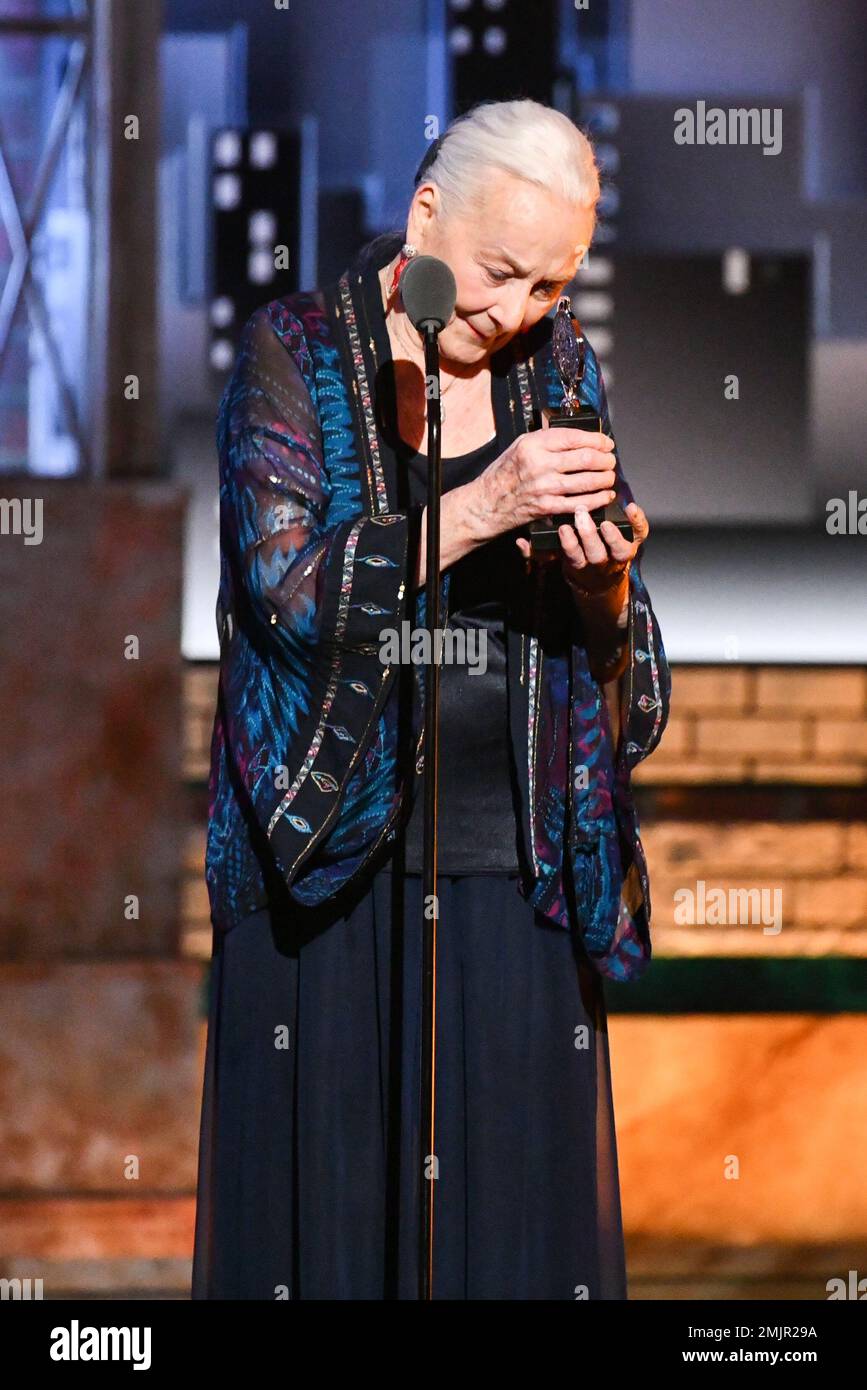 Rosemary Harris accepts the "Lifetime Achievement award "at the 73rd ...