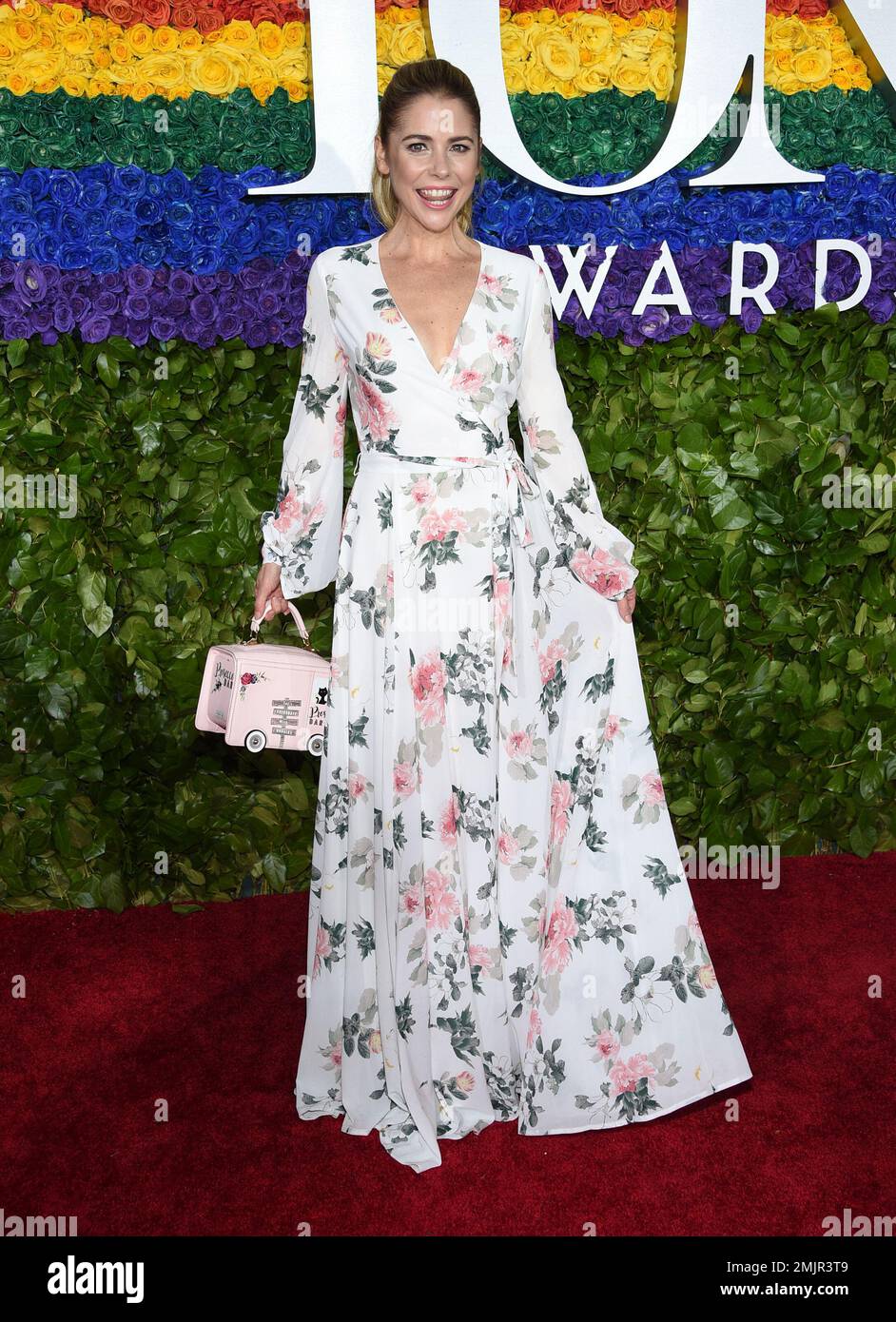 Kerry Butler arrives at the 73rd annual Tony Awards at Radio City Music ...