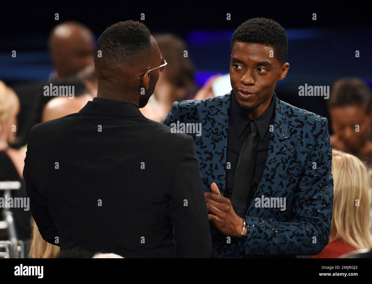 Actors Chadwick Boseman, right, and Mahershala Ali mingle before the ...