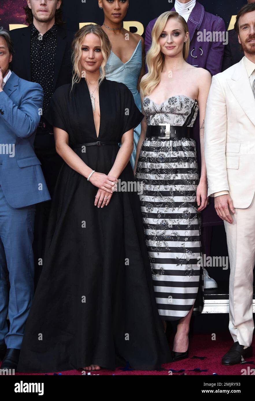 Cast Members Jennifer Lawrence And Sophie Turner Arrive At The Los 2236