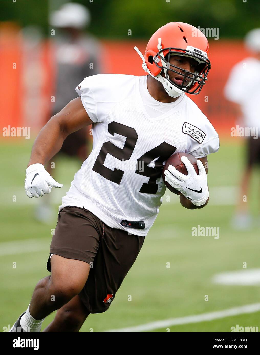 Cleveland Browns running back Nick Chubb runs a drill at the team's NFL ...