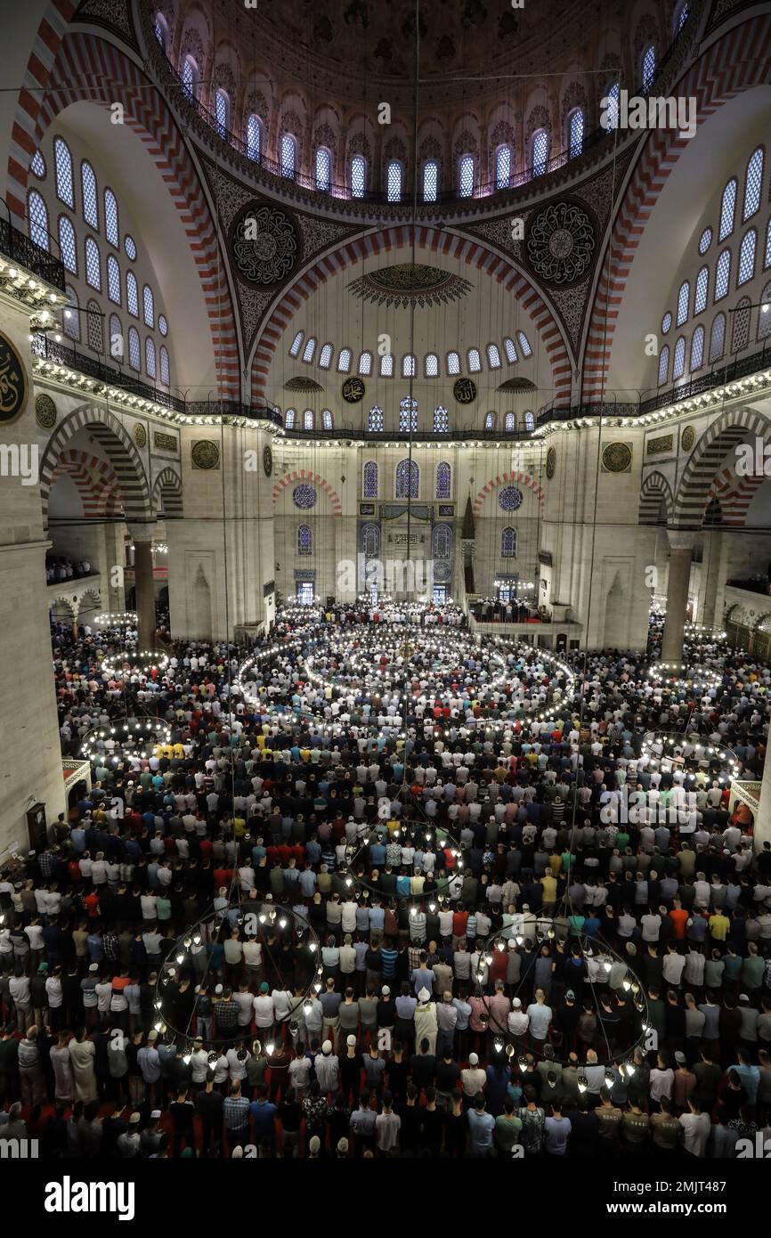 Turkey's Muslims offer prayers during the first day of Eid al-Fitr ...
