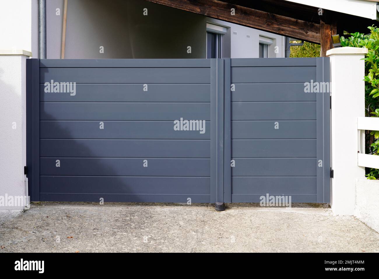 Aluminum door car home hi-res stock photography and images - Alamy