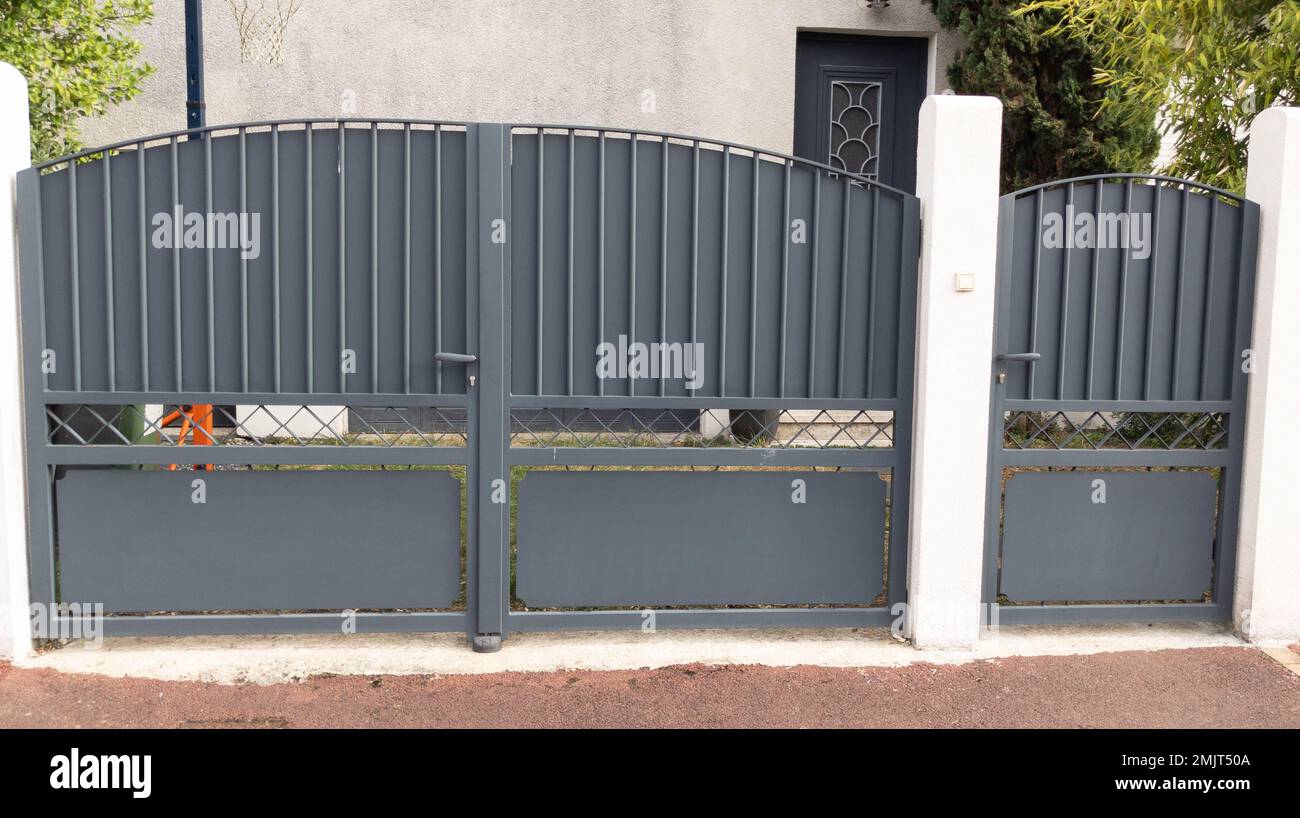 Light grey gray front door hi-res stock photography and images - Alamy