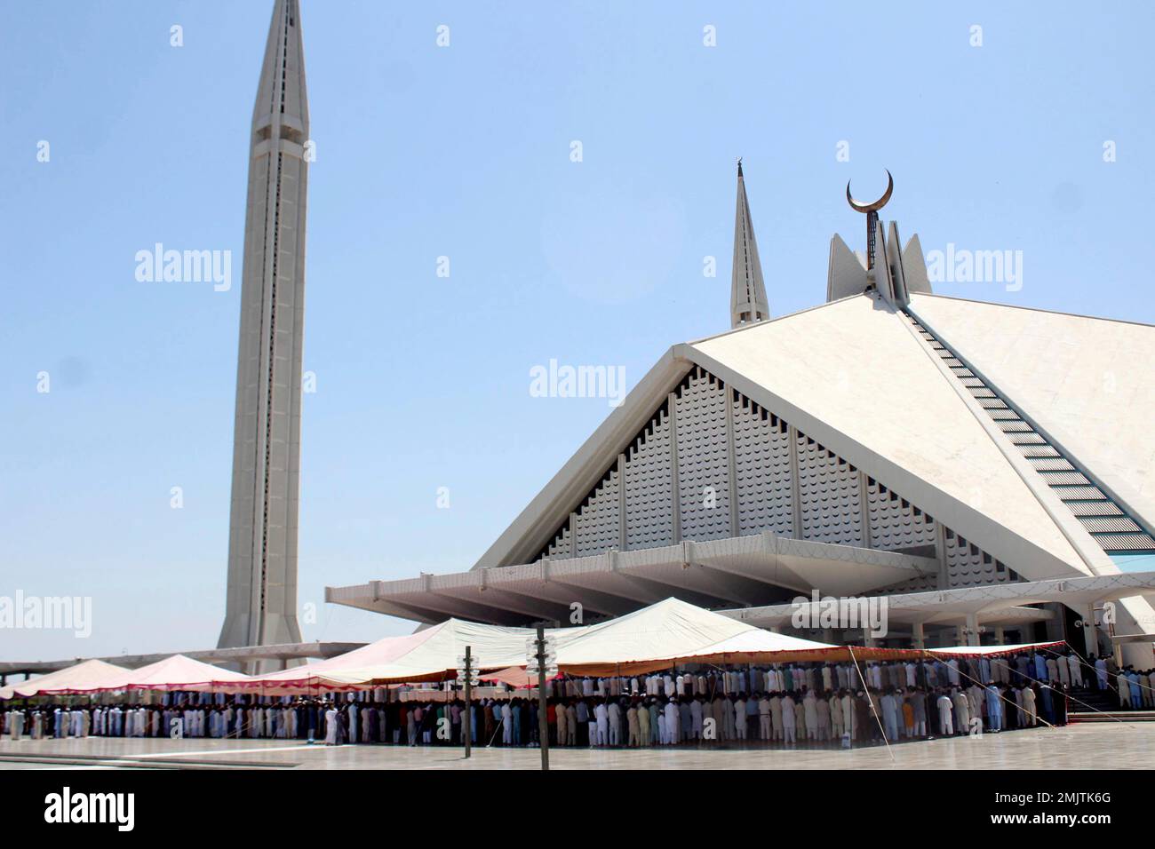 Worshippers offer prayers on Jumat-ul-wida, the last Friday of the ...