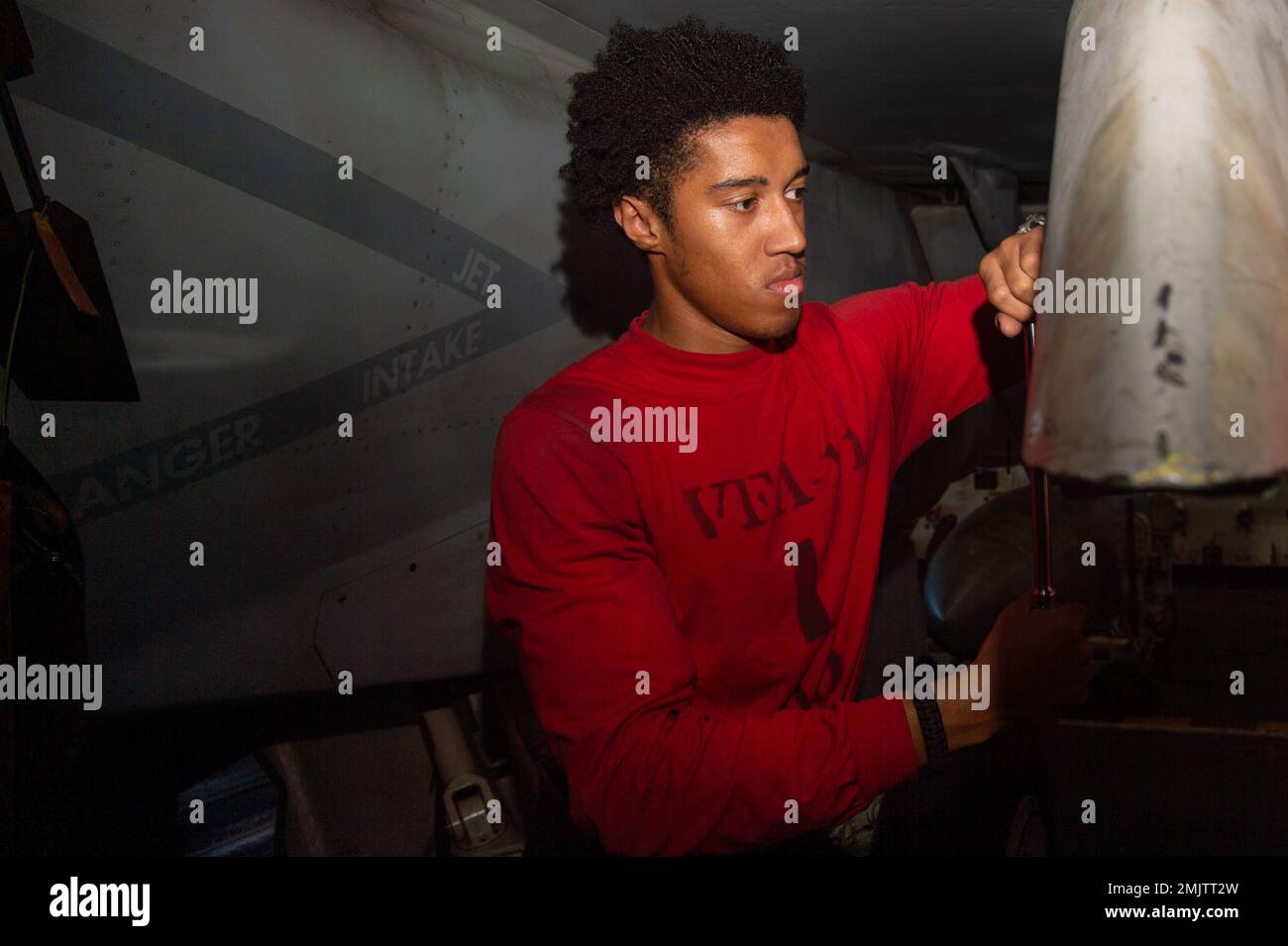 220901-N-CY569-1009 ATLANTIC OCEAN (Sep. 1, 2022) Aviation Ordnanceman ...