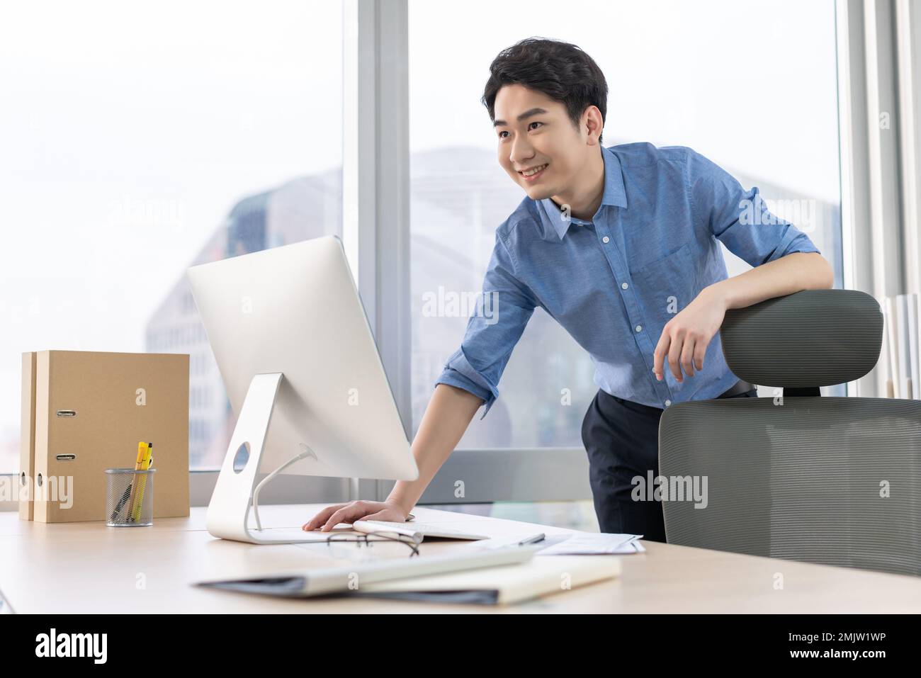 Man bent over work hi-res stock photography and images - Alamy