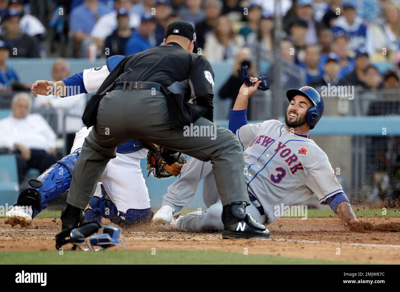 New York Mets' Tomas Nido, right, is tagged by Los Angeles Dodgers ...