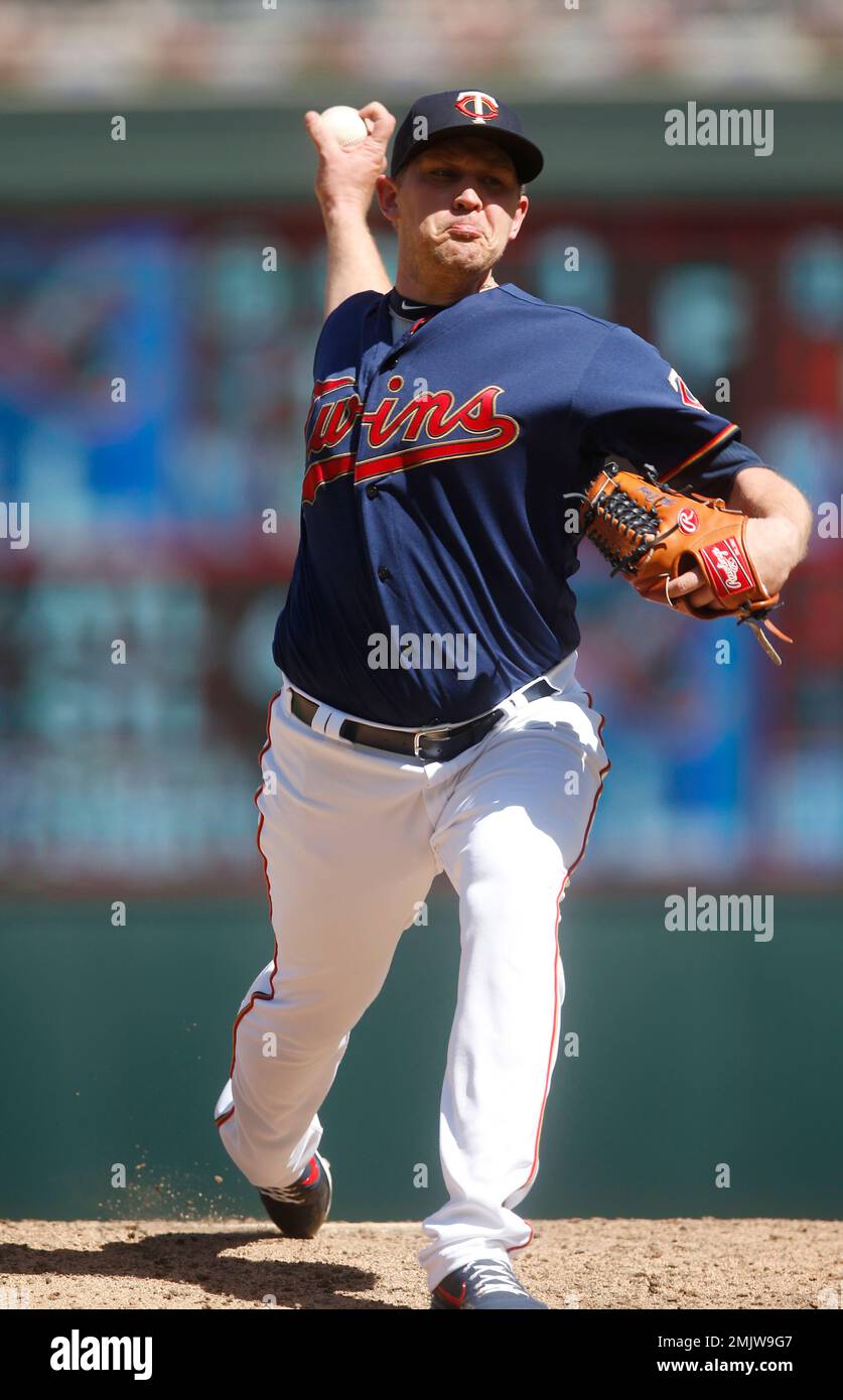 Minnesota Twins relief pitcher Tyler Duffey throws against the Chicago ...