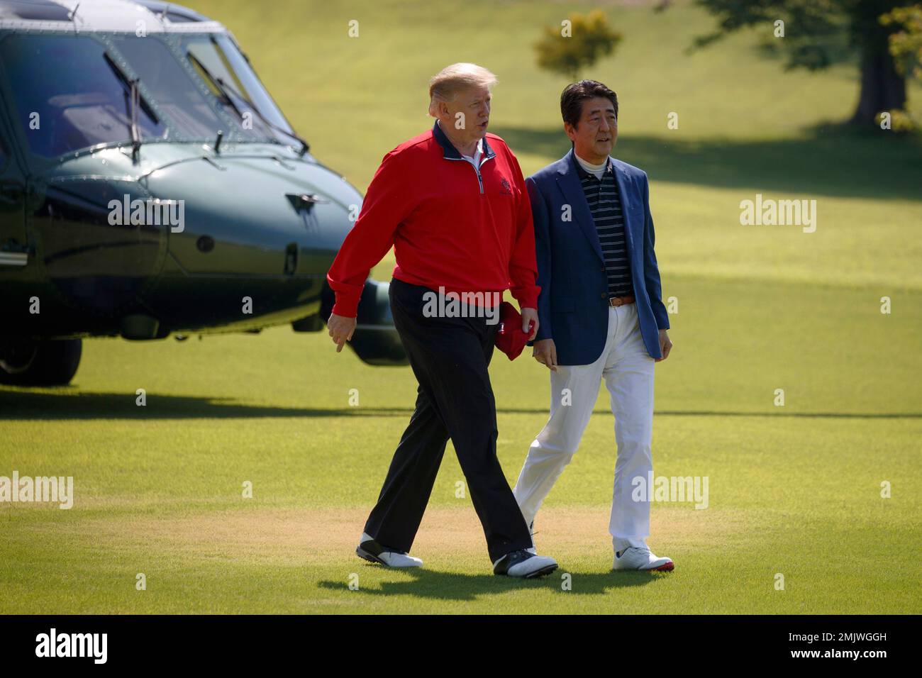 President Donald Trump walks with Japanese Prime Minister Shinzo Abe ...